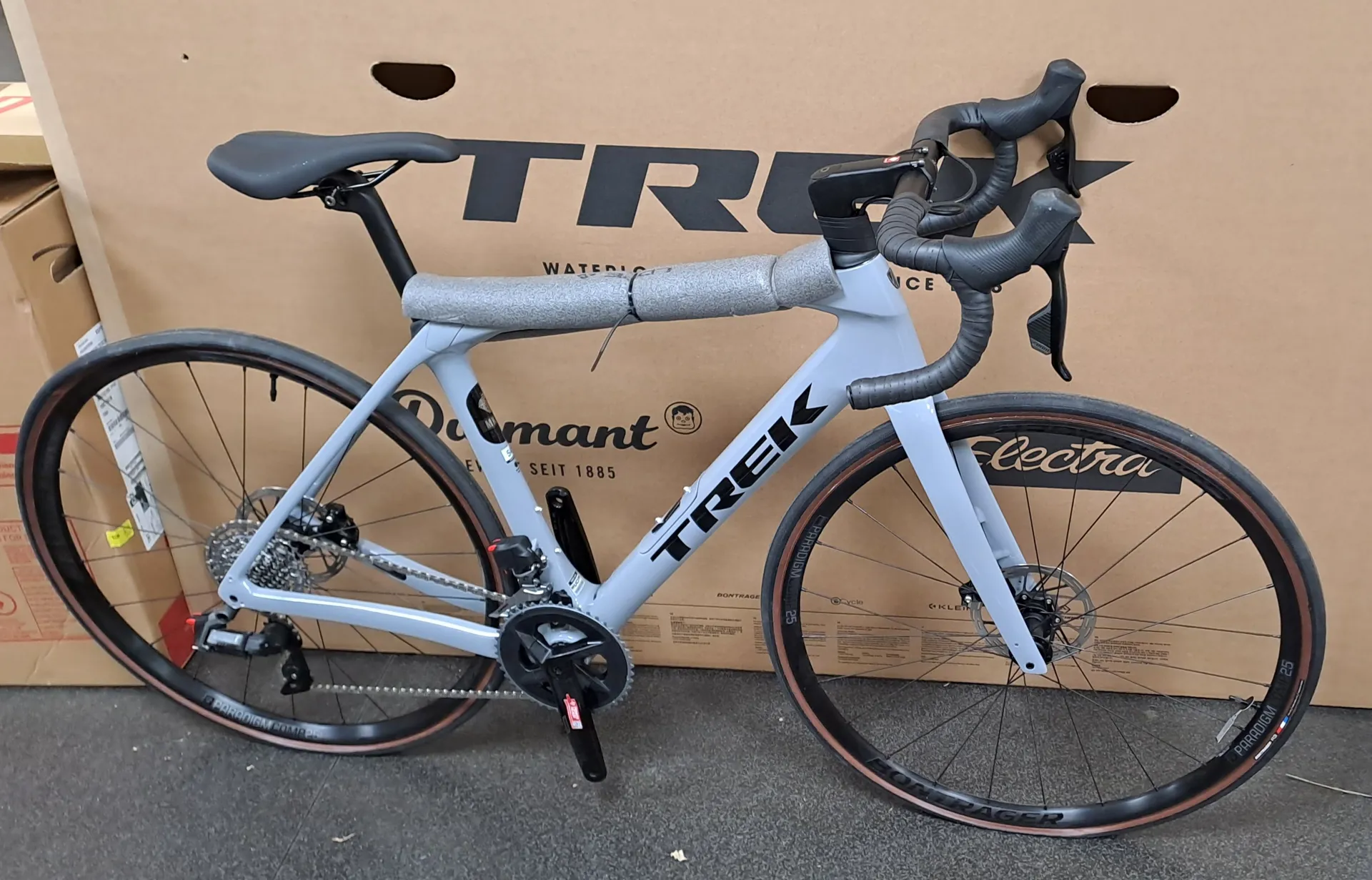 EX DISPLAY Trek Domane SL 6 eTap Gen 4 Carbon Road Bike 54 2023 in Blue