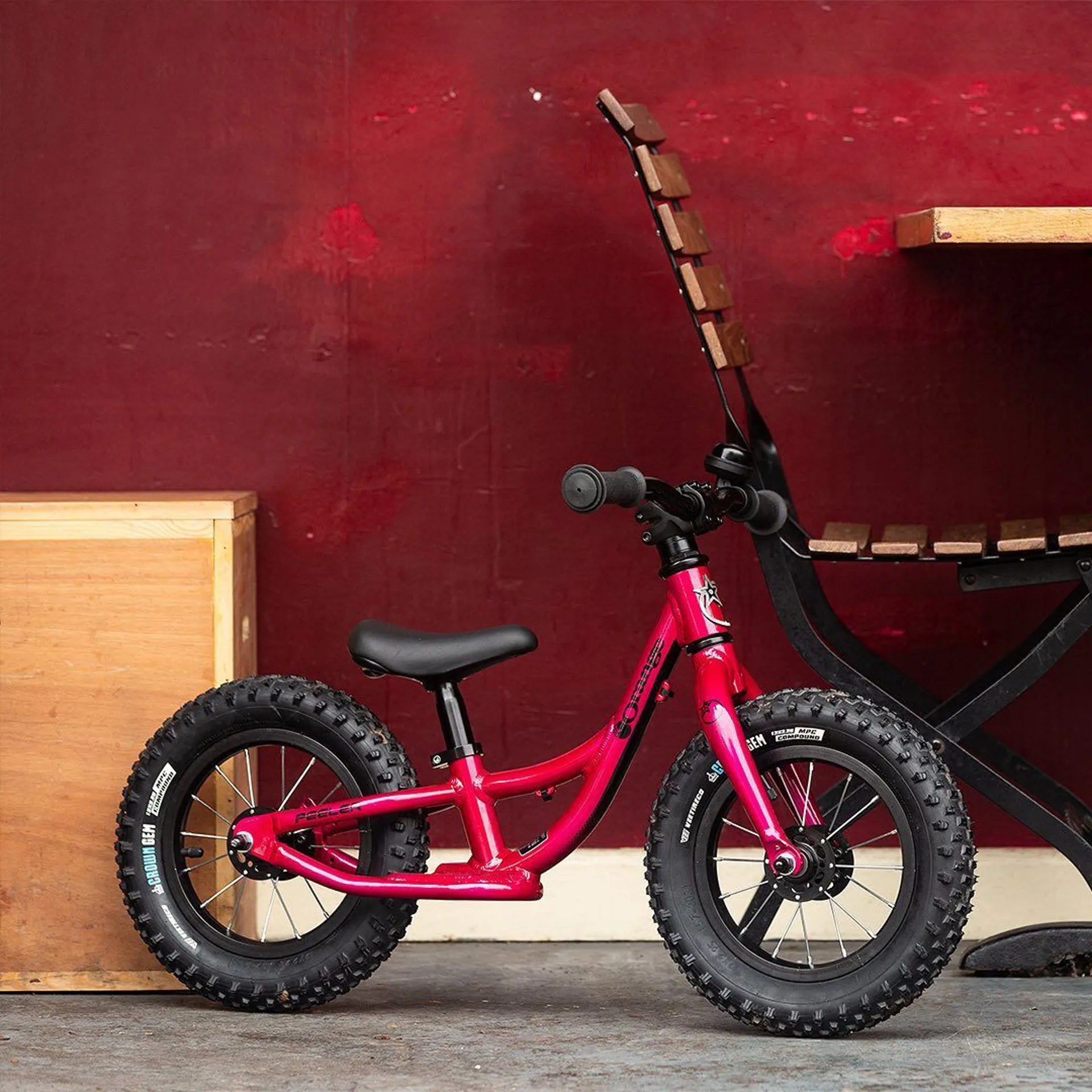 Orange Peeler Balance Bike 2021 in Back to the Fuschia