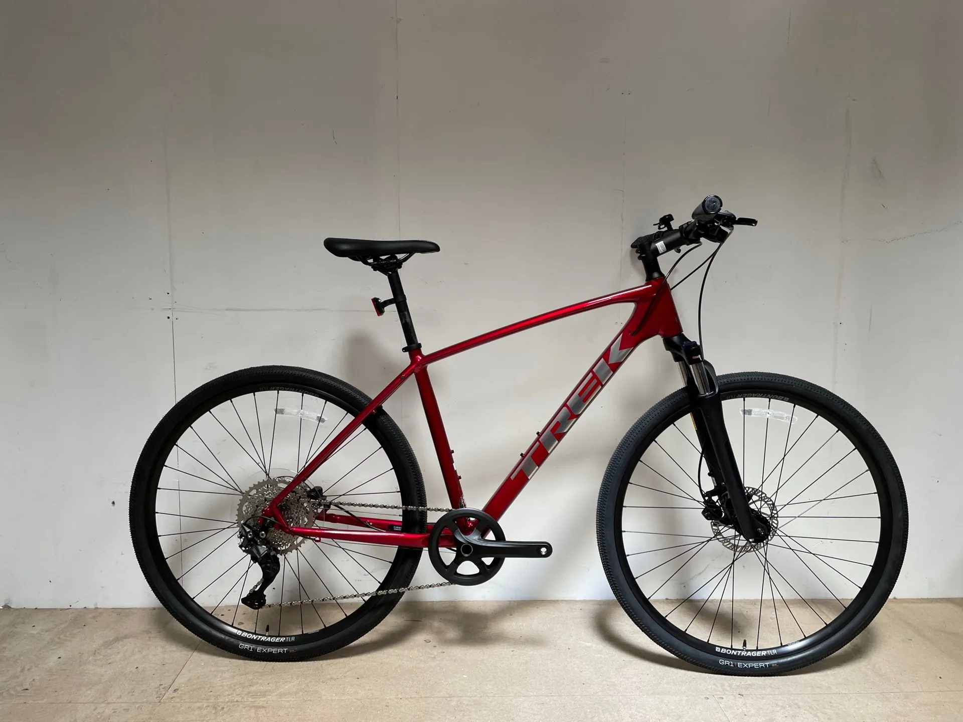 EX-DISPLAY Trek Dual Sport 3 Hybrid Bike Large 2022 in Viper Red